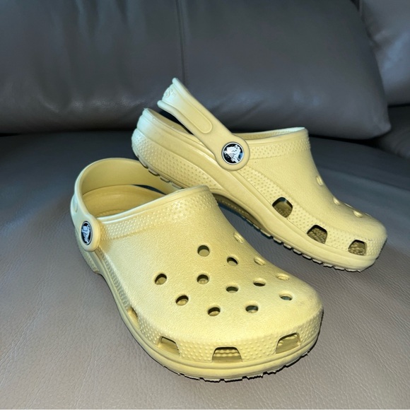 CROCS | Shoes | Kids Crocs Classic Yellow Slip On Slipper Clog Shoe ...